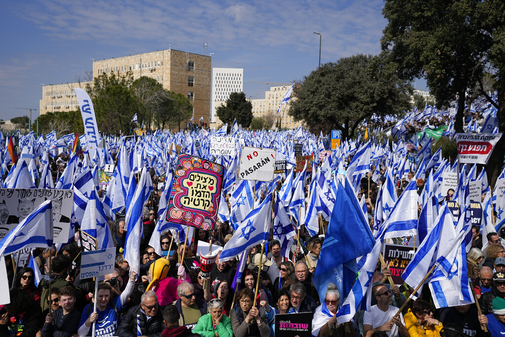 Mon. 8:55 a.m.: Thousands march in Israel as Netanyahu allies push ...